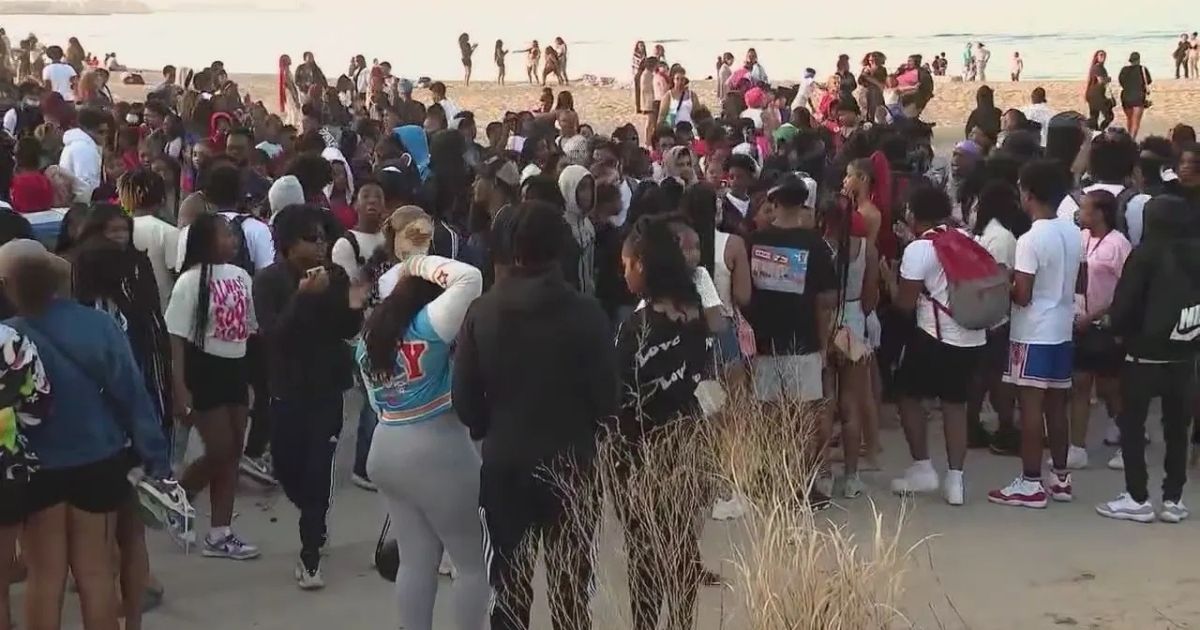 Chicago City Council Passes Controversial "Snap Curfew" Amidst Teen ...